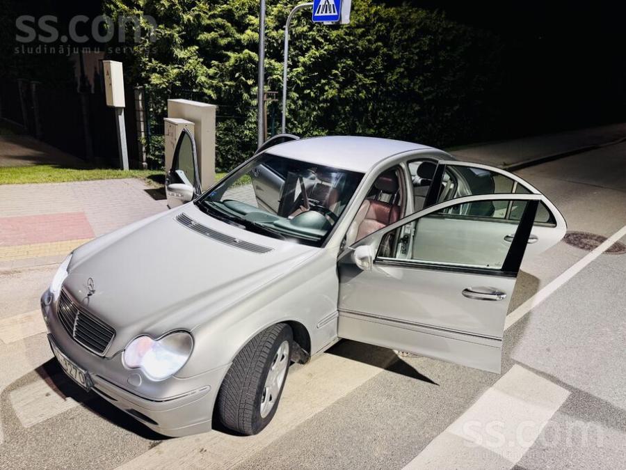 Mercedes-Benz c-270 2001 Tukums, ar dzinēja tilpumu 2.70 L un nobraukumu 291 tūkst. km par 2150 €, foto 11 vietnē AUTOMOTO.COM.LV