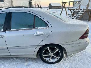 Mercedes-Benz c-270 2003 Kauņa, ar dzinēja tilpumu 2.70 L un nobraukumu 300 tūkst. km par 1400 €, foto 2 vietnē AUTOMOTO.COM.LV