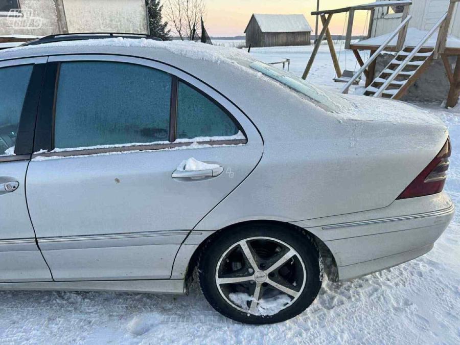 Mercedes-Benz c-270 2003 Kauņa, ar dzinēja tilpumu 2.70 L un nobraukumu 300 tūkst. km par 1400 €, foto 2 vietnē AUTOMOTO.COM.LV