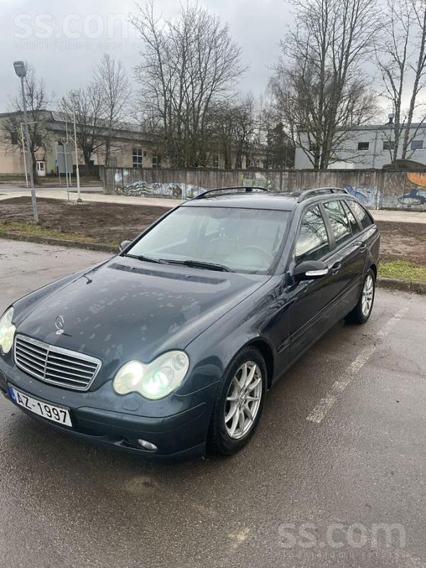 Mercedes-Benz c-270 2003 in Cesis, with an engine capacity of 2.70 L and mileage of 385 thousand km for 2650 €, photo 2 on AUTOMOTO.COM.LV