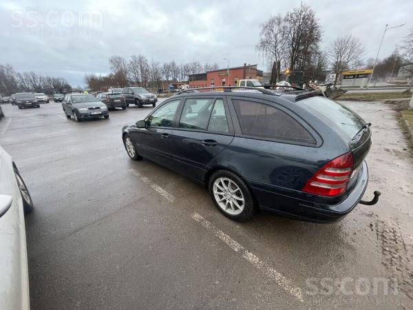 Mercedes-Benz c-270 2003 in Cesis, with an engine capacity of 2.70 L and mileage of 385 thousand km for 2650 €, photo 3 on AUTOMOTO.COM.LV
