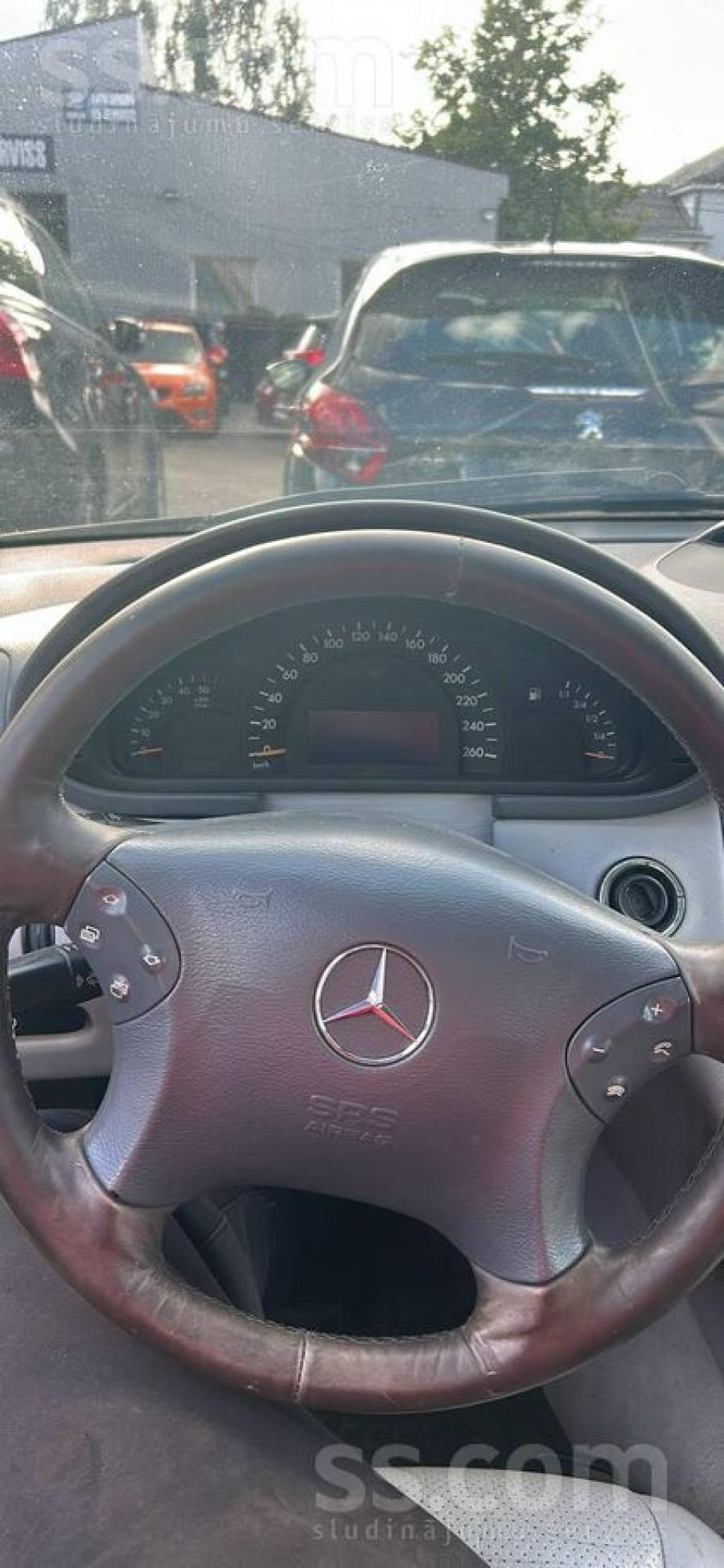 Violet Mercedes-Benz c-270 2003 in Riga, with an engine capacity of 2.70 L and mileage of 416 thousand km for 1300 €, photo 5 on AUTOMOTO.COM.LV