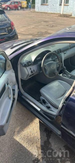 Violet Mercedes-Benz c-270 2003 in Riga, with an engine capacity of 2.70 L and mileage of 416 thousand km for 1300 €, photo 6 on AUTOMOTO.COM.LV