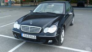 Melns Mercedes-Benz c-280 2007 Viļņa, ar dzinēja tilpumu 3.00 L un nobraukumu 77 tūkst. km par 5999 €, foto  vietnē AUTOMOTO.COM.LV