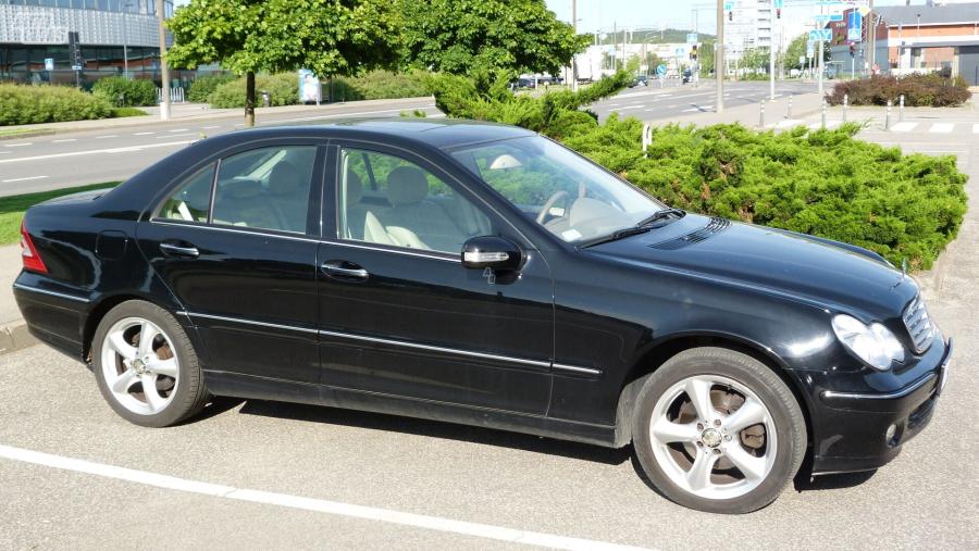Melns Mercedes-Benz c-280 2007 Viļņa, ar dzinēja tilpumu 3.00 L un nobraukumu 77 tūkst. km par 5999 €, foto 28 vietnē AUTOMOTO.COM.LV