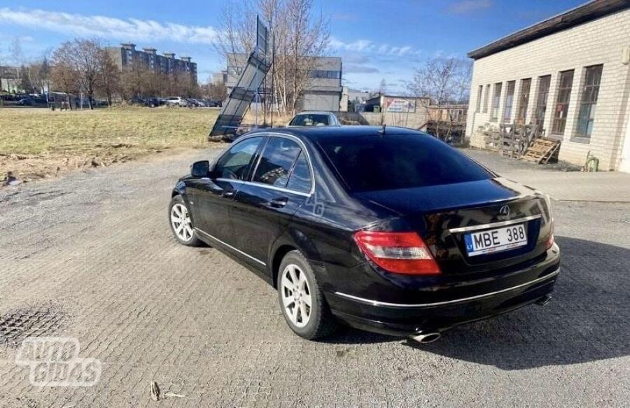 Черный Мерседес Ц 280 2007 в Каунас, объемом двигателя 3.00 л и пробегом 360 тыс. км за 5500 €, фото 5 на AUTOMOTO.COM.LV