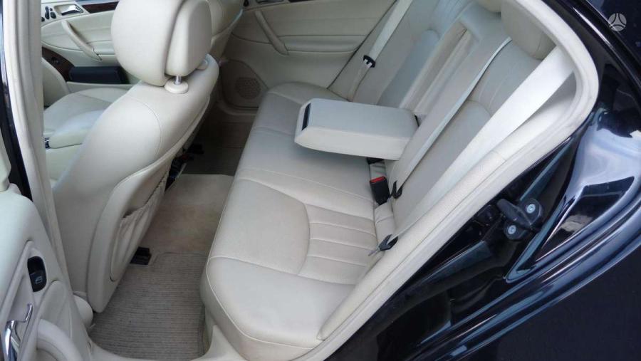 Black Mercedes-Benz c-280 2007 in Vilnius, with an engine capacity of 0.00 L and mileage of 78 thousand km for 5250 €, photo 5 on AUTOMOTO.COM.LV