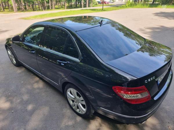 Black Mercedes-Benz c-280 2007 in Klaipeda, with an engine capacity of 3.00 L and mileage of 175 thousand km for 7000 €, photo 4 on AUTOMOTO.COM.LV