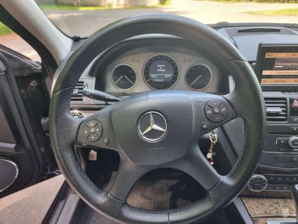 Black Mercedes-Benz c-280 2007 in Klaipeda, with an engine capacity of 3.00 L and mileage of 175 thousand km for 7000 €, photo 8 on AUTOMOTO.COM.LV