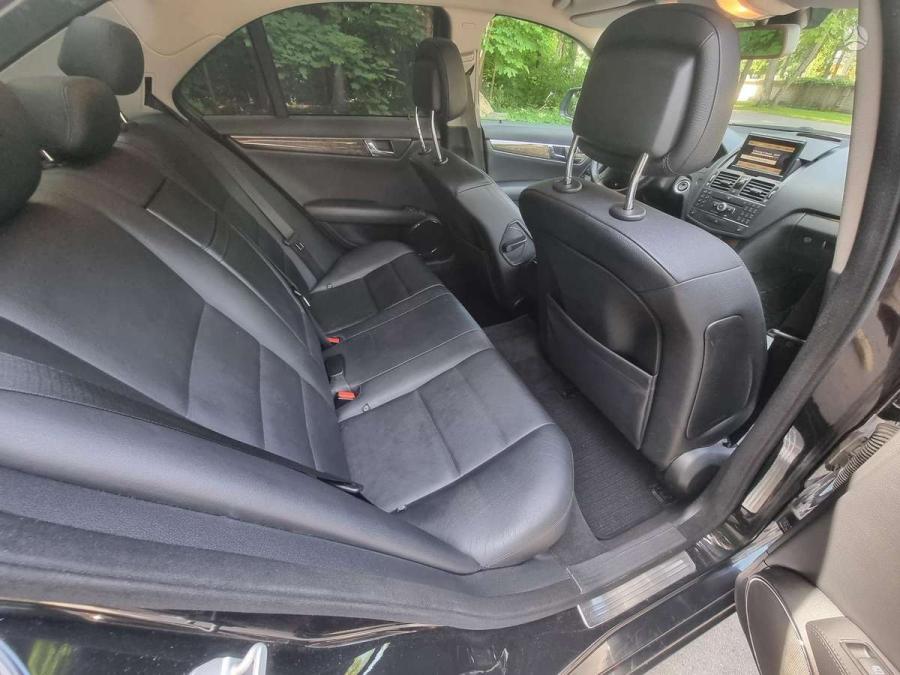 Black Mercedes-Benz c-280 2007 in Klaipeda, with an engine capacity of 3.00 L and mileage of 175 thousand km for 7000 €, photo 11 on AUTOMOTO.COM.LV