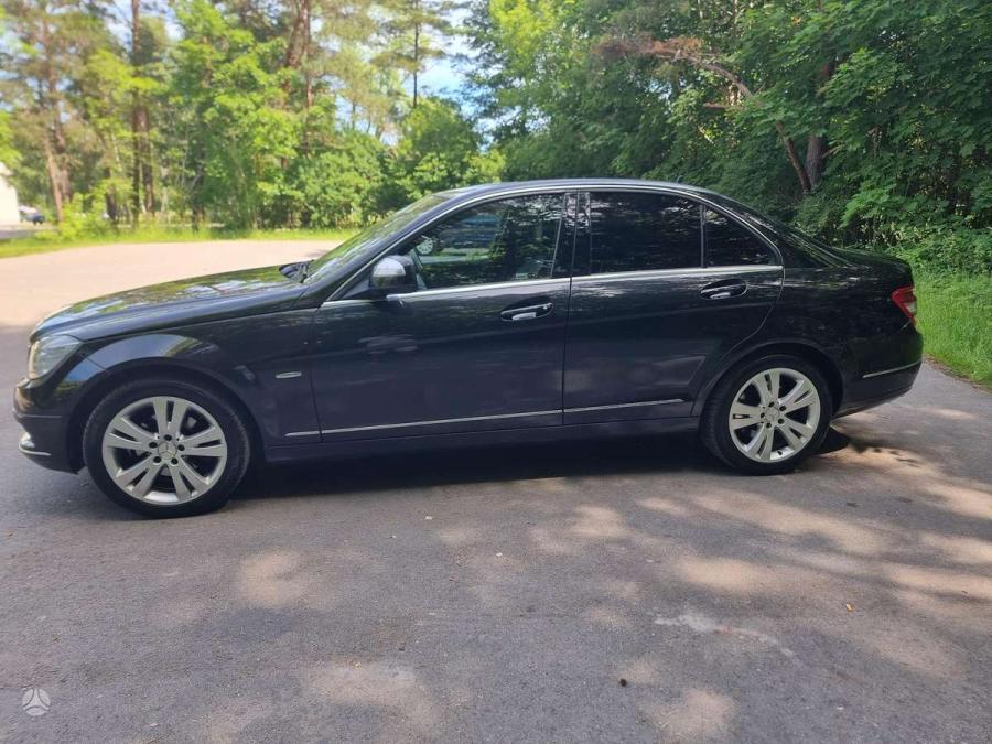 Black Mercedes-Benz c-280 2007 in Klaipeda, with an engine capacity of 3.00 L and mileage of 175 thousand km for 7000 €, photo 14 on AUTOMOTO.COM.LV