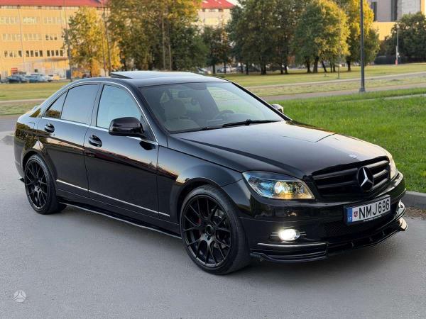 Черный Мерседес Ц 280 2009 в Каунас, объемом двигателя 3.00 л и пробегом 199 тыс. км за 6500 €, фото 2 на AUTOMOTO.COM.LV