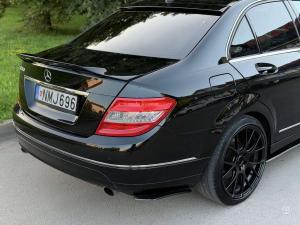 Black Mercedes-Benz c-280 2009 in Kaunas, with an engine capacity of 3.00 L and mileage of 199 thousand km for 6500 €, photo 7 on AUTOMOTO.COM.LV