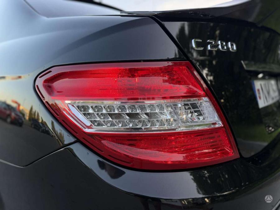 Black Mercedes-Benz c-280 2009 in Kaunas, with an engine capacity of 3.00 L and mileage of 199 thousand km for 6500 €, photo 18 on AUTOMOTO.COM.LV