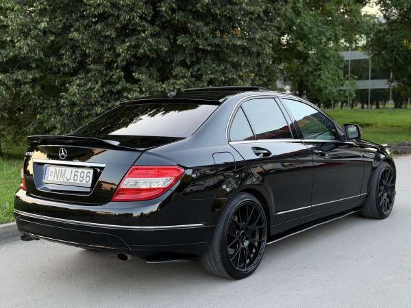 Melns Mercedes-Benz c-280 2009 Kauņa, ar dzinēja tilpumu 3.00 L un nobraukumu 199 tūkst. km par 6500 €, foto 3 vietnē AUTOMOTO.COM.LV