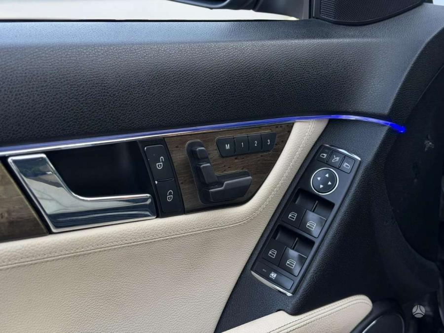 Melns Mercedes-Benz c-280 2009 Kauņa, ar dzinēja tilpumu 3.00 L un nobraukumu 199 tūkst. km par 6500 €, foto 21 vietnē AUTOMOTO.COM.LV