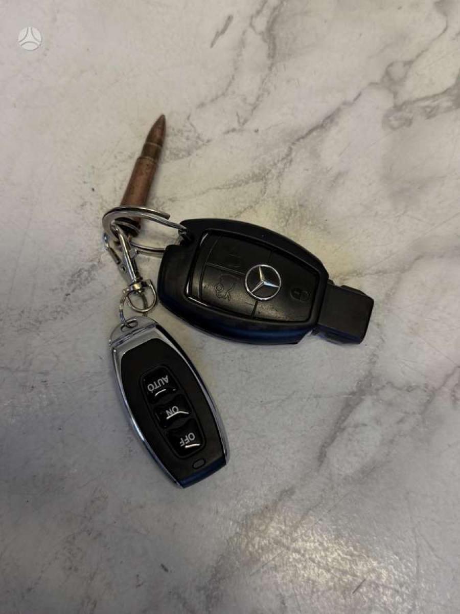 Melns Mercedes-Benz c-280 2009 Kauņa, ar dzinēja tilpumu 3.00 L un nobraukumu 199 tūkst. km par 6500 €, foto 24 vietnē AUTOMOTO.COM.LV