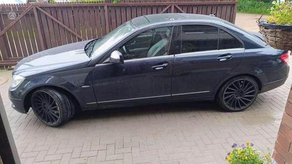 Zils Mercedes-Benz c-280 2006 Viļņa, ar dzinēja tilpumu 3.00 L un nobraukumu 401 tūkst. km par 4250 €, foto 1 vietnē AUTOMOTO.COM.LV