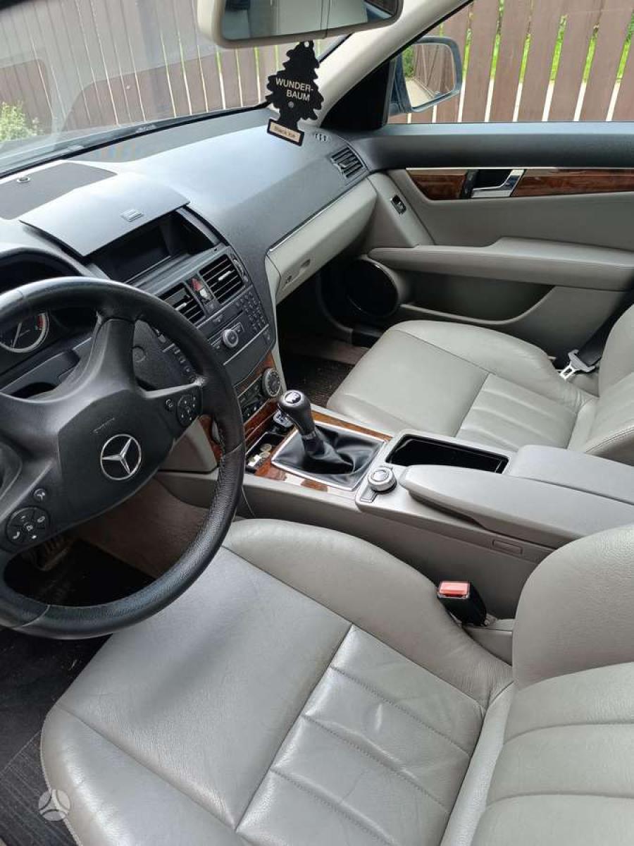 Blue Mercedes-Benz c-280 2006 in Vilnius, with an engine capacity of 3.00 L and mileage of 401 thousand km for 4250 €, photo 4 on AUTOMOTO.COM.LV