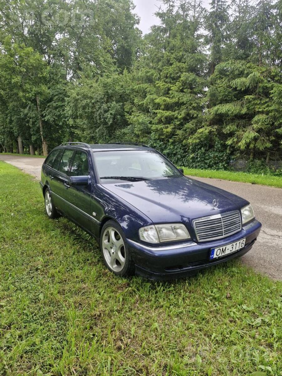 Blue Mercedes-Benz c-280 2000 in Ventspils, with an engine capacity of 2.80 L and mileage of 330 thousand km for 2350 €, photo 3 on AUTOMOTO.COM.LV