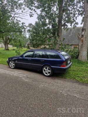 Blue Mercedes-Benz c-280 2000 in Ventspils, with an engine capacity of 2.80 L and mileage of 330 thousand km for 2350 €, photo 4 on AUTOMOTO.COM.LV