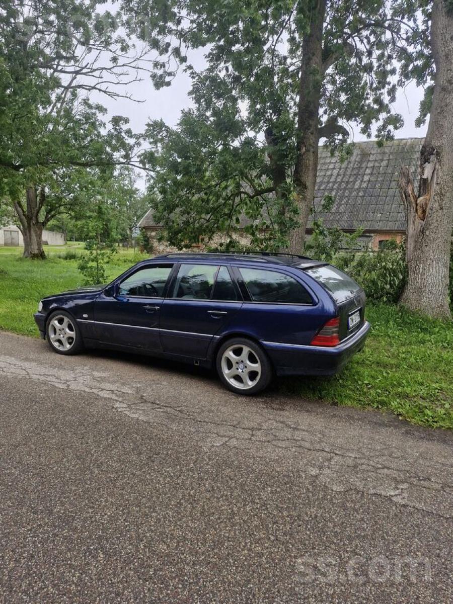 Blue Mercedes-Benz c-280 2000 in Ventspils, with an engine capacity of 2.80 L and mileage of 330 thousand km for 2350 €, photo 4 on AUTOMOTO.COM.LV