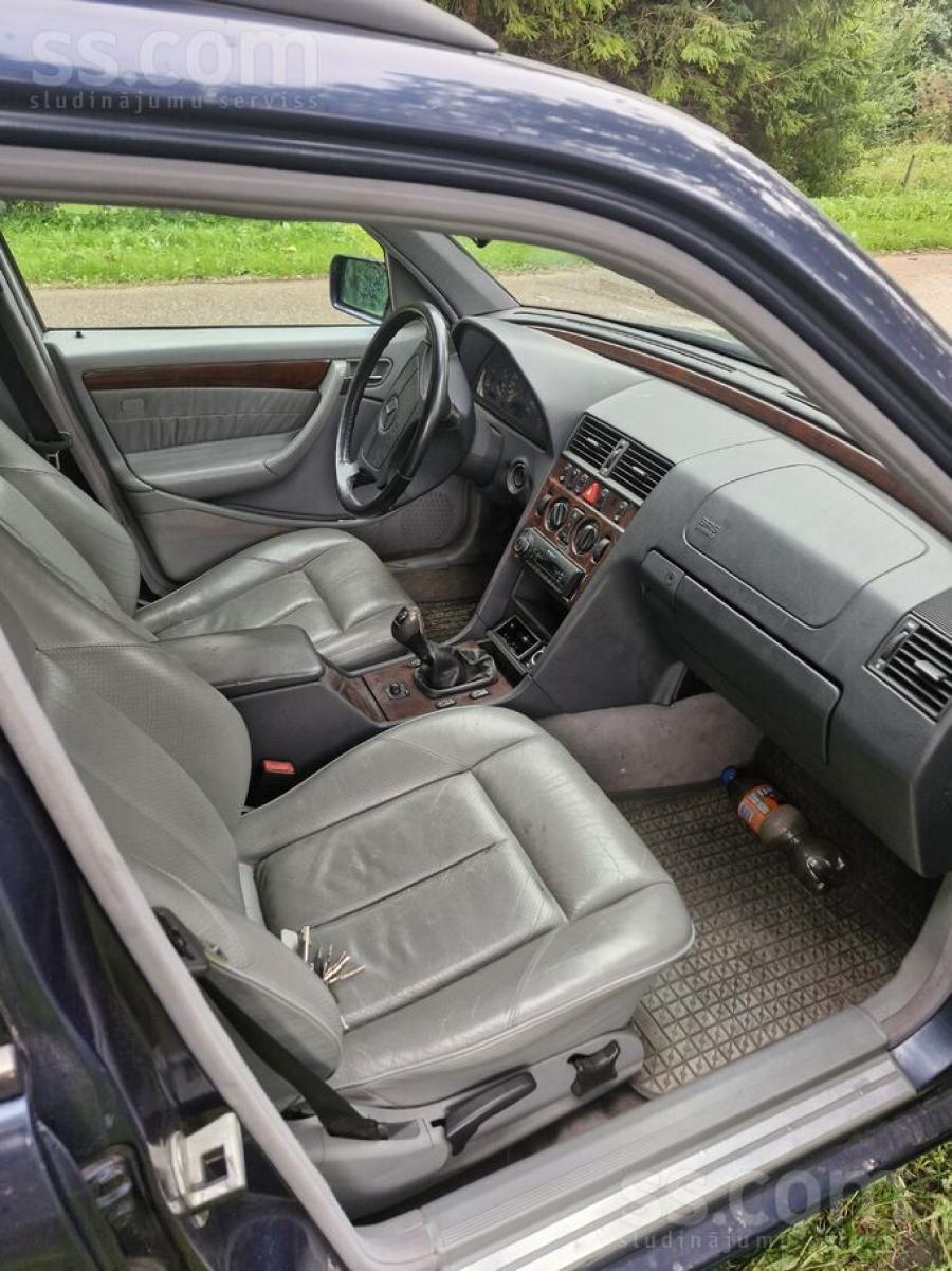 Blue Mercedes-Benz c-280 2000 in Ventspils, with an engine capacity of 2.80 L and mileage of 330 thousand km for 2350 €, photo 6 on AUTOMOTO.COM.LV