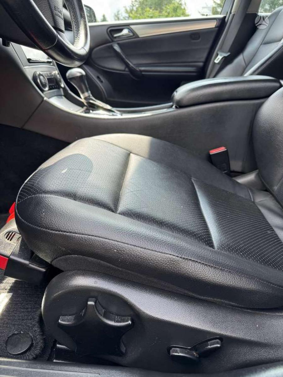Zils Mercedes-Benz c-280 2006 Kelmė, ar dzinēja tilpumu 3.00 L un nobraukumu 335 tūkst. km par 2950 €, foto 12 vietnē AUTOMOTO.COM.LV