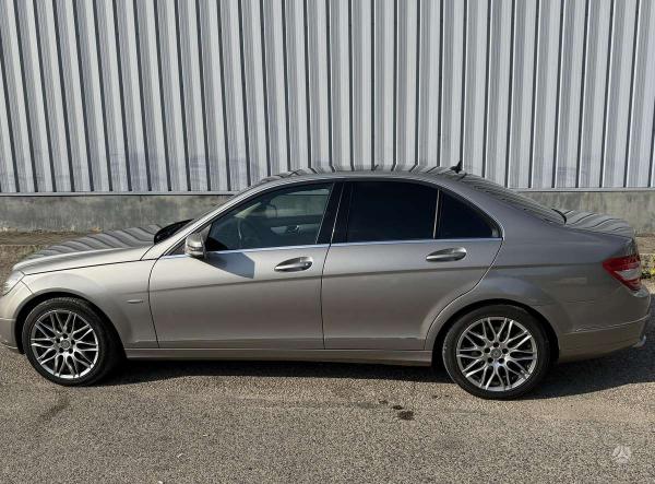 Pelēks Mercedes-Benz c-280 2007 Viļņa, ar dzinēja tilpumu 3.00 L un nobraukumu 373 tūkst. km par 5500 €, foto 5 vietnē AUTOMOTO.COM.LV