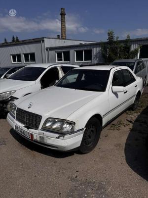 White Mercedes-Benz c-280 1995 in Vilkaviskis, with an engine capacity of 2.80 L and mileage of 223 thousand km for 2050 €, photo  on AUTOMOTO.COM.LV