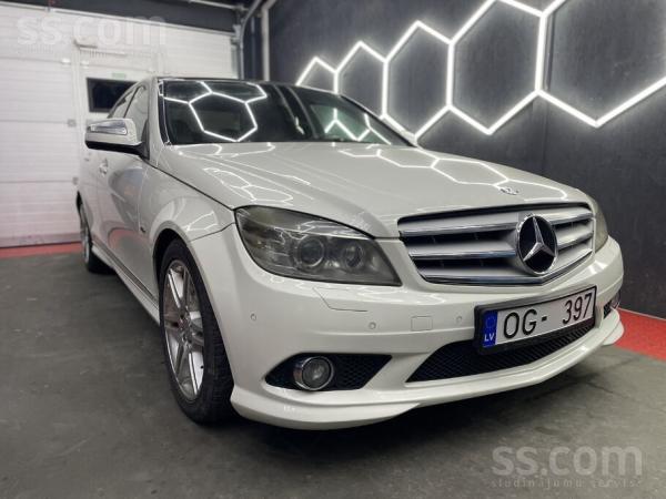 White Mercedes-Benz c-280 2008 in Riga, with an engine capacity of 3.00 L and mileage of 352 thousand km for 6400 €, photo 1 on AUTOMOTO.COM.LV