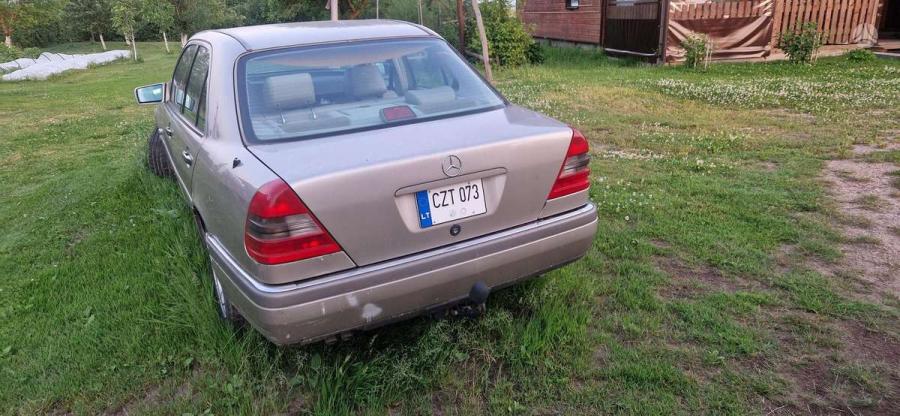 Yellow Mercedes-Benz c-280 1995 in Prienai, with an engine capacity of 2.80 L and mileage of 0 thousand km for 3500 €, photo 6 on AUTOMOTO.COM.LV