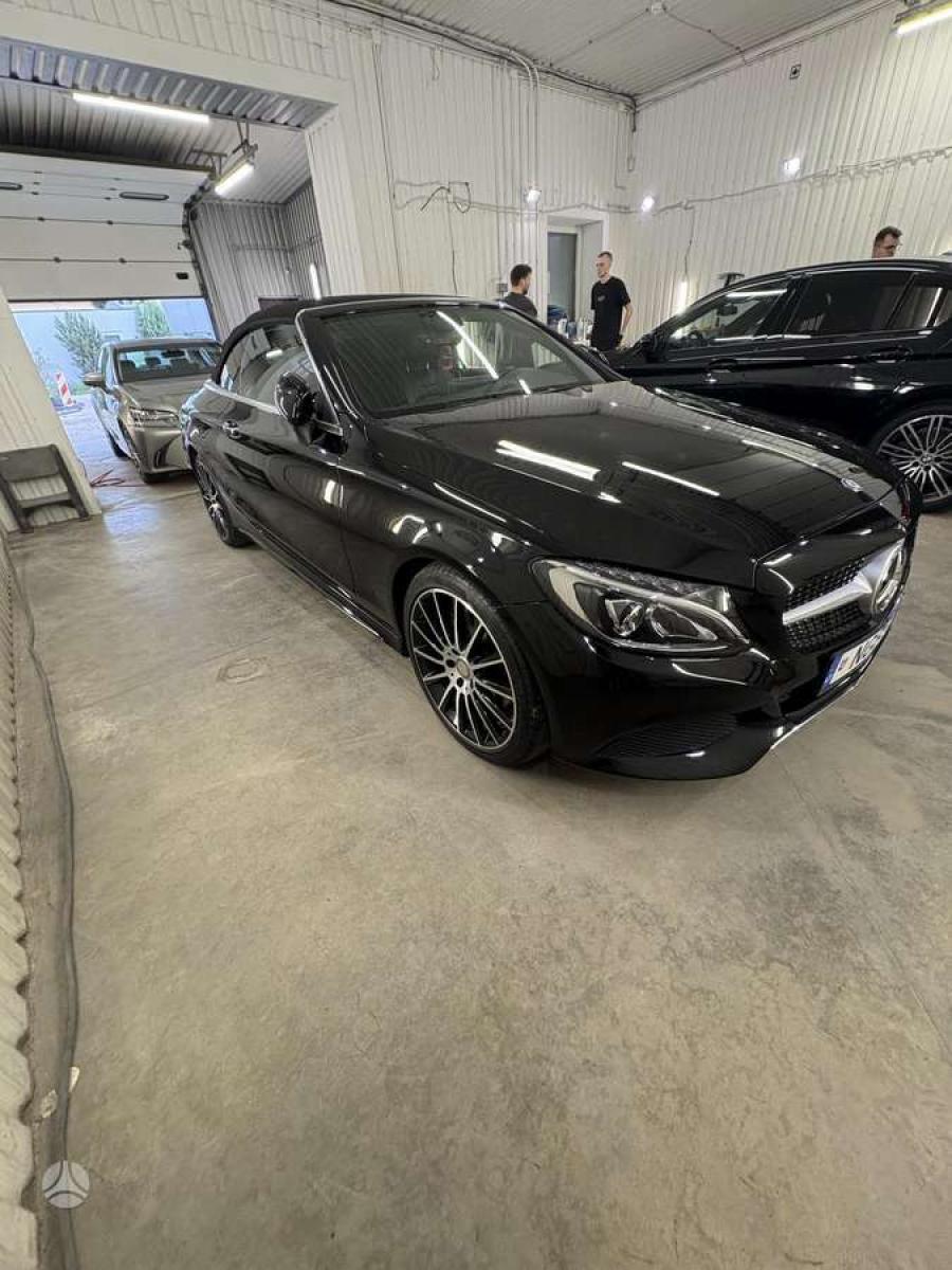 Melns Mercedes-Benz C 300 2018 Kauņa, ar dzinēja tilpumu 1.99 L un nobraukumu 111 tūkst. km par 23900 €, foto 1 vietnē AUTOMOTO.COM.LV