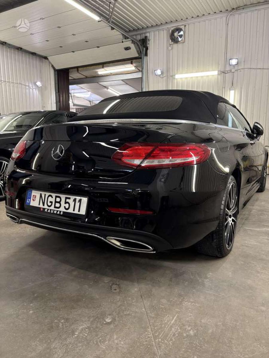 Melns Mercedes-Benz C 300 2018 Kauņa, ar dzinēja tilpumu 1.99 L un nobraukumu 111 tūkst. km par 23900 €, foto 3 vietnē AUTOMOTO.COM.LV