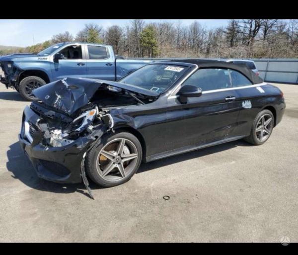 Melns Mercedes-Benz C 300 2018 Kauņa, ar dzinēja tilpumu 1.99 L un nobraukumu 88 tūkst. km par 7750 €, foto 1 vietnē AUTOMOTO.COM.LV