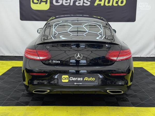 Melns Mercedes-Benz C 300 2016 Avižieniai, ar dzinēja tilpumu 2.00 L un nobraukumu 221 tūkst. km par 19950 €, foto 5 vietnē AUTOMOTO.COM.LV