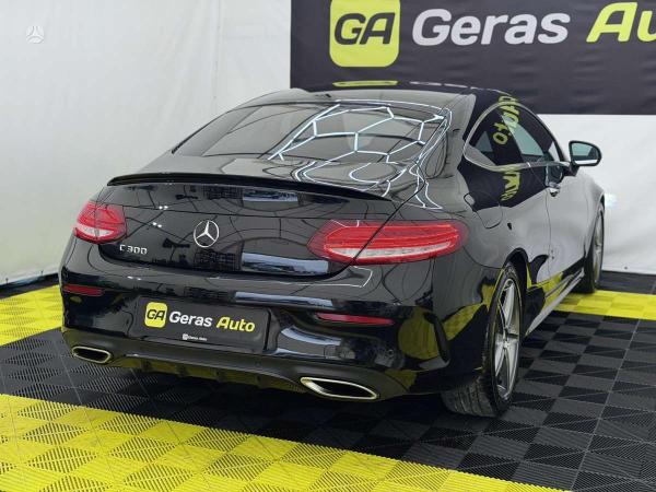 Black Mercedes-Benz C 300 2016 in Vilnius, with an engine capacity of 1.99 L and mileage of 221 thousand km for 19850 €, photo 4 on AUTOMOTO.COM.LV