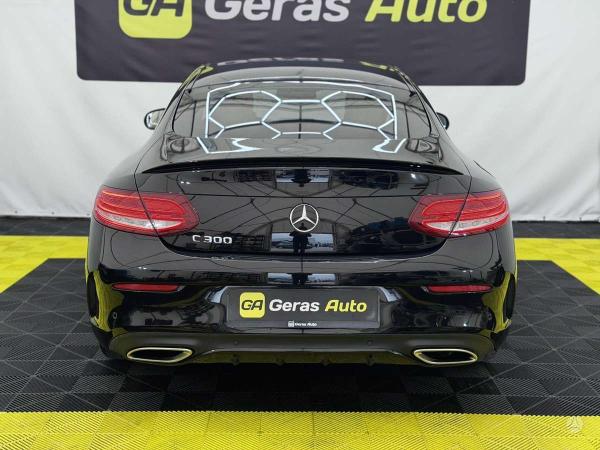 Black Mercedes-Benz C 300 2016 in Vilnius, with an engine capacity of 1.99 L and mileage of 221 thousand km for 19850 €, photo 5 on AUTOMOTO.COM.LV