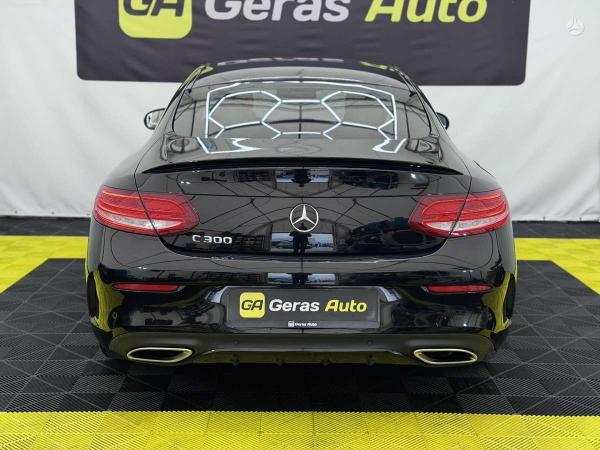 Black Mercedes-Benz C 300 2016 in Vilnius, with an engine capacity of 1.99 L and mileage of 221 thousand km for 19800 €, photo 5 on AUTOMOTO.COM.LV