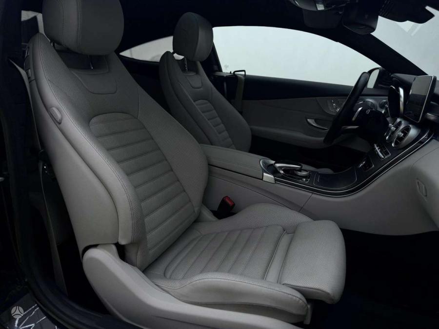 Black Mercedes-Benz C 300 2016 in Vilnius, with an engine capacity of 1.99 L and mileage of 221 thousand km for 19800 €, photo 15 on AUTOMOTO.COM.LV