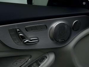 Black Mercedes-Benz C 300 2016 in Vilnius, with an engine capacity of 1.99 L and mileage of 221 thousand km for 19800 €, photo 19 on AUTOMOTO.COM.LV