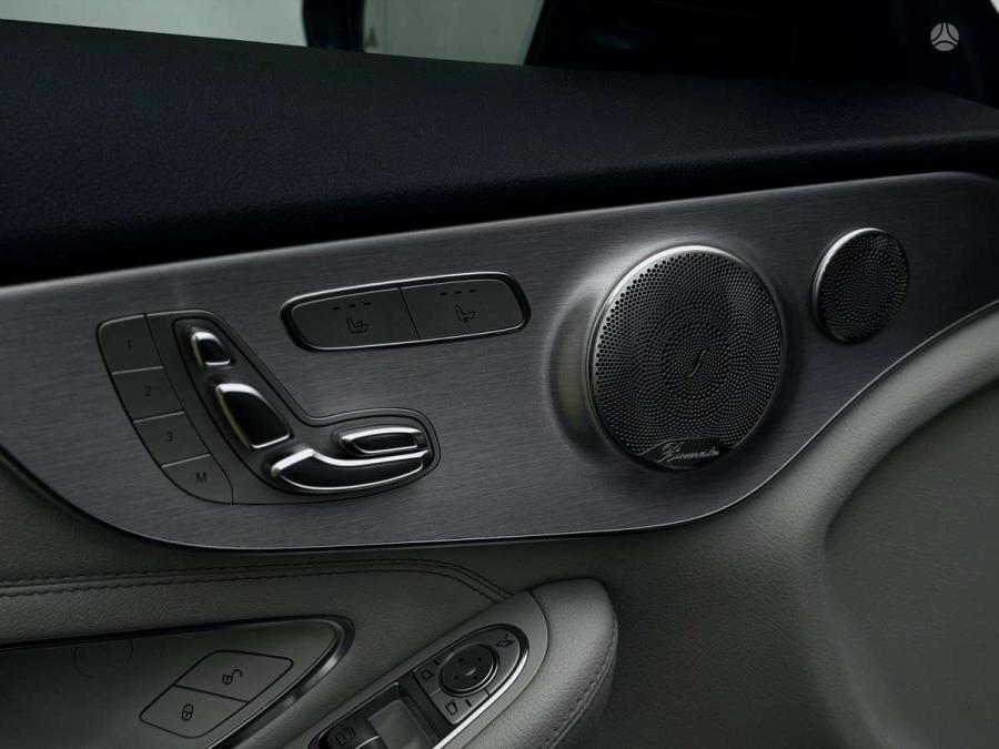 Black Mercedes-Benz C 300 2016 in Vilnius, with an engine capacity of 1.99 L and mileage of 221 thousand km for 19800 €, photo 19 on AUTOMOTO.COM.LV