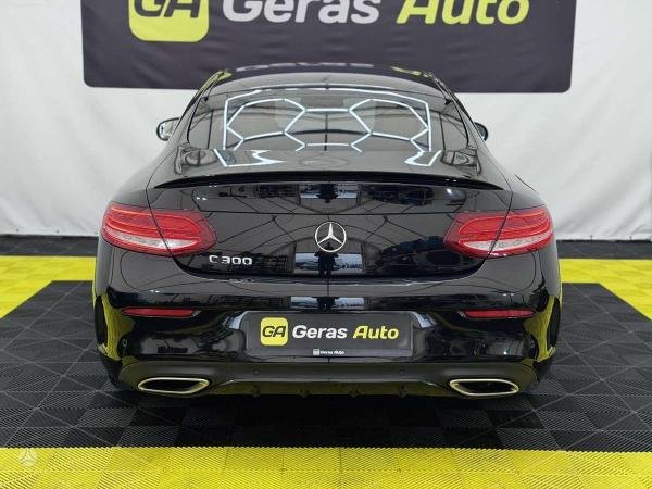 Melns Mercedes-Benz C 300 2016 Viļņa, ar dzinēja tilpumu 1.99 L un nobraukumu 221 tūkst. km par 19800 €, foto 6 vietnē AUTOMOTO.COM.LV