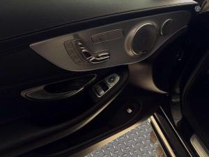 Black Mercedes-Benz C 300 2017 in Kaunas, with an engine capacity of 2.00 L and mileage of 161 thousand km for 22499 €, photo 12 on AUTOMOTO.COM.LV