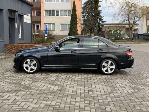 Black Mercedes-Benz C 300 2011 in Klaipeda, with an engine capacity of 3.00 L and mileage of 183 thousand km for 4400 €, photo 3 on AUTOMOTO.COM.LV