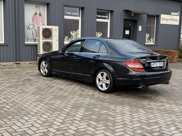Black Mercedes-Benz C 300 2011 in Klaipeda, with an engine capacity of 3.00 L and mileage of 183 thousand km for 4400 €, photo 4 on AUTOMOTO.COM.LV