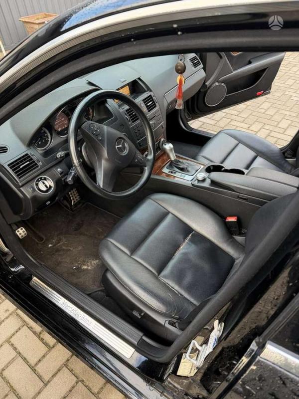 Black Mercedes-Benz C 300 2011 in Klaipeda, with an engine capacity of 3.00 L and mileage of 183 thousand km for 4400 €, photo 6 on AUTOMOTO.COM.LV