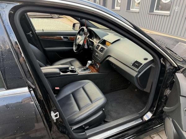 Black Mercedes-Benz C 300 2011 in Klaipeda, with an engine capacity of 3.00 L and mileage of 183 thousand km for 4400 €, photo 7 on AUTOMOTO.COM.LV