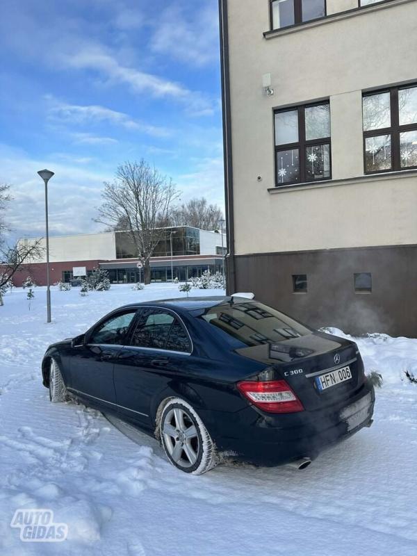 Black Mercedes-Benz C 300 2011 in Silute, with an engine capacity of 3.00 L and mileage of 180 thousand km for 6000 €, photo 4 on AUTOMOTO.COM.LV