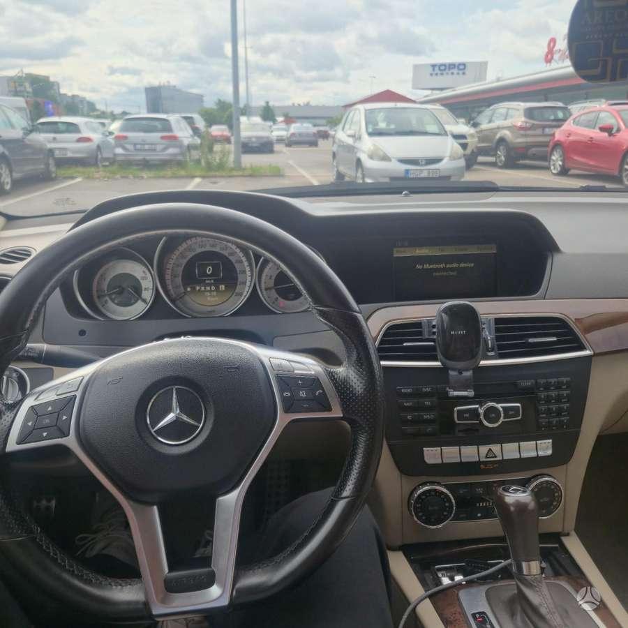 Black Mercedes-Benz C 300 2011 in Vilnius, with an engine capacity of 3.00 L and mileage of 227 thousand km for 6700 €, photo 5 on AUTOMOTO.COM.LV